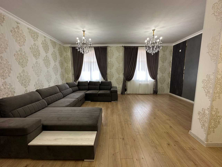 Продаётся квартира 4/1/9 с площадью 168 кв.м в ЖК Assalom Sohil.