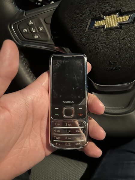 Nokia 6700 sotiladi holati yaxshi kelishamiz yana