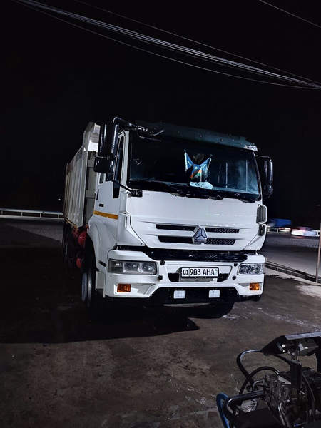 Howo sinotruk golden prins
