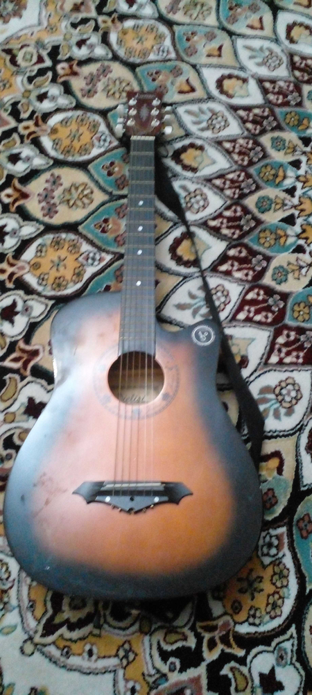 Gitara Akustika  Акустическая гитара ПОЧТИ НОВАЯ!!!