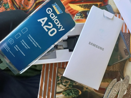 Samsung A20 sotilodi.