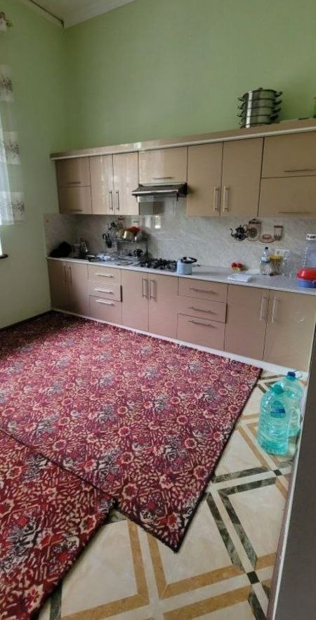 Tayor hovli sotiladi