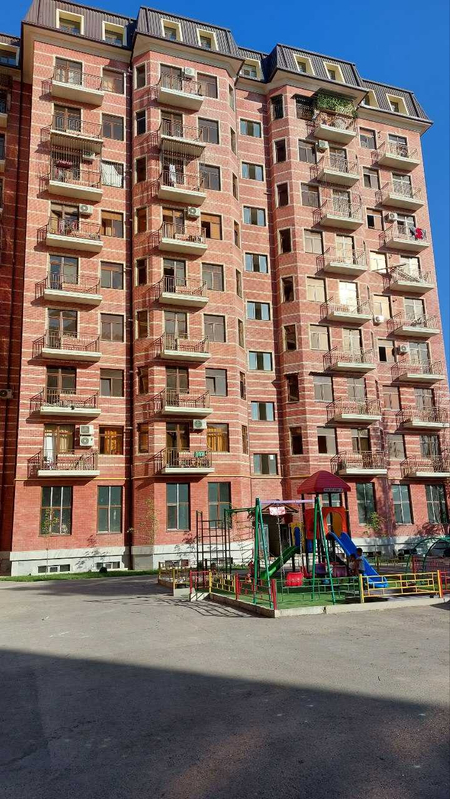срочна продаётся 3-х комнатная  новостройка квартира коробка
