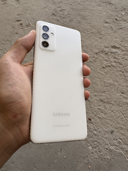 Samsung A82 5G white. Holati yaxshi .