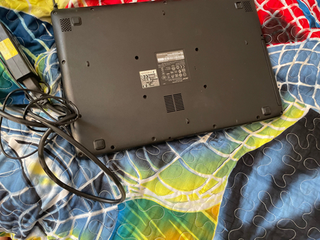 Acer es1 512 yaxshi xolatda