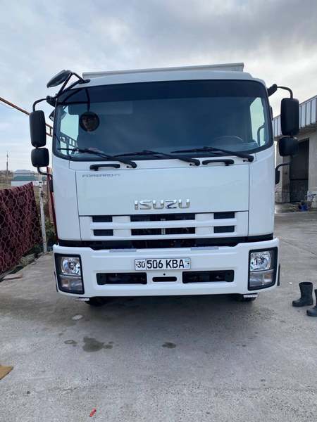 Isuzu срочна сотилади, нархи $79000