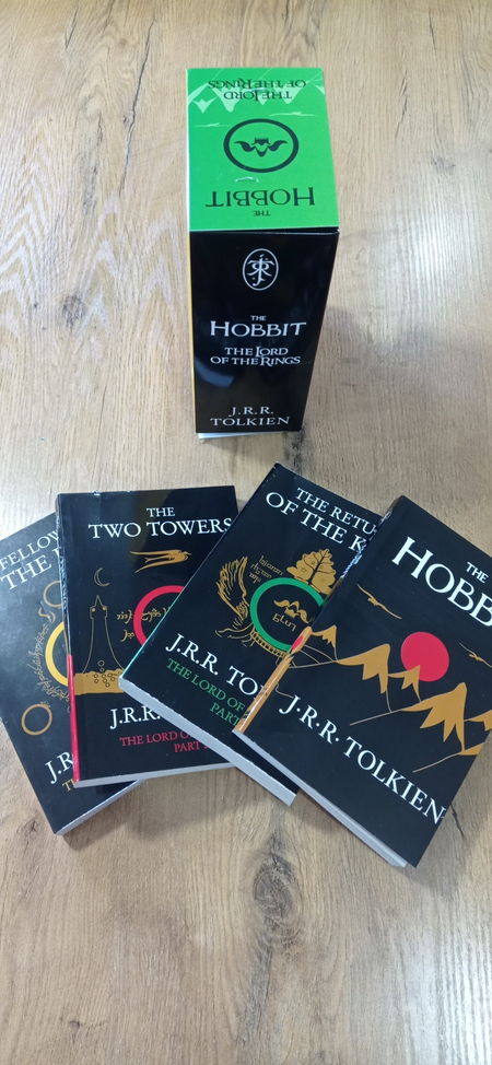 The Lord of the Rings and The Hobbit. Ingliz tilida