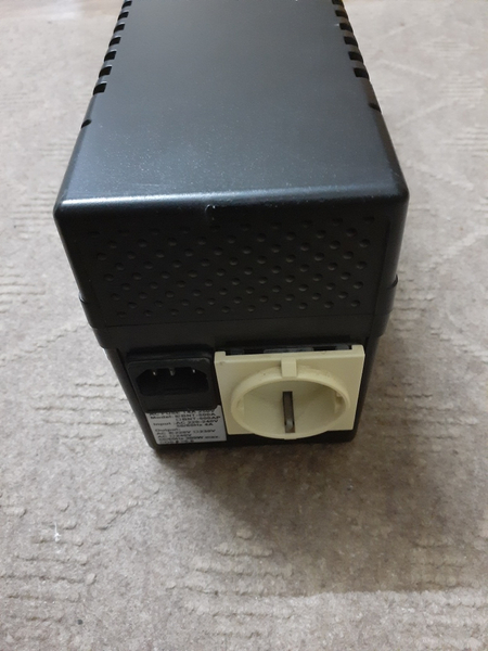 Продаётся UPS 300-400W ваттный, аккумулятор новый, работает исправно