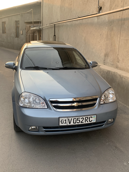 Lasetti 1.6 sotiladi