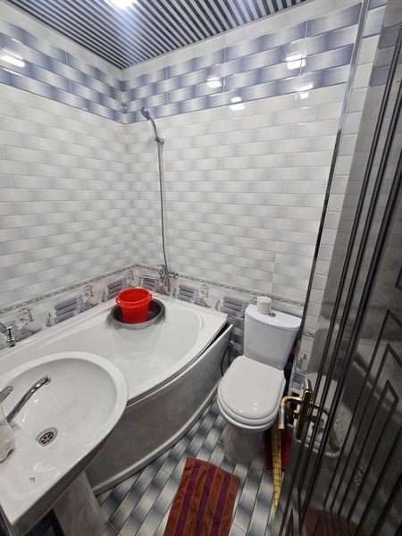 2 xonali 54m² 4-qavat.
4 qavatli panelniy dom.
Manzil : Sentralniy apt