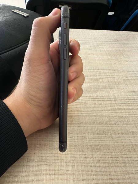 iPhone 11 128talik 83% batarea