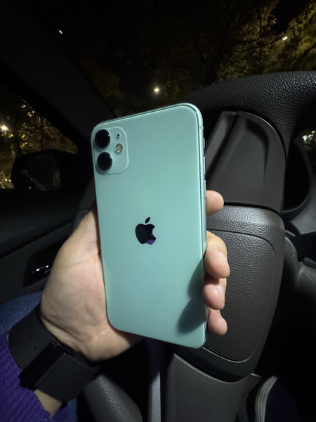 Iphone 11.  77%эмкость.