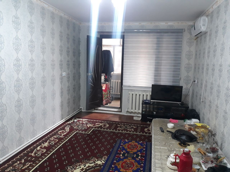 kvartira sotiladi srochno 2 xona 2 etaj 4 etajli dom