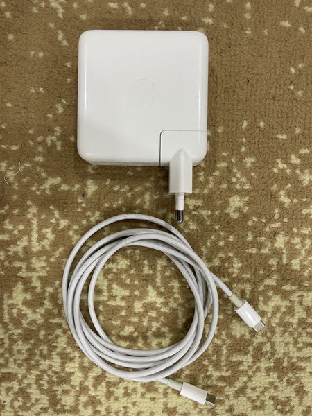 MacBook Pro Original zaryadka sotiladi
