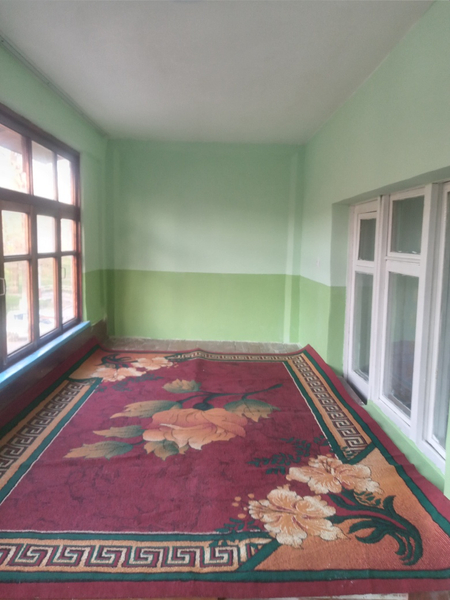 Chirchiq shahar Troiskiy Cherkov oldida 2 xonalik kvartira ijara