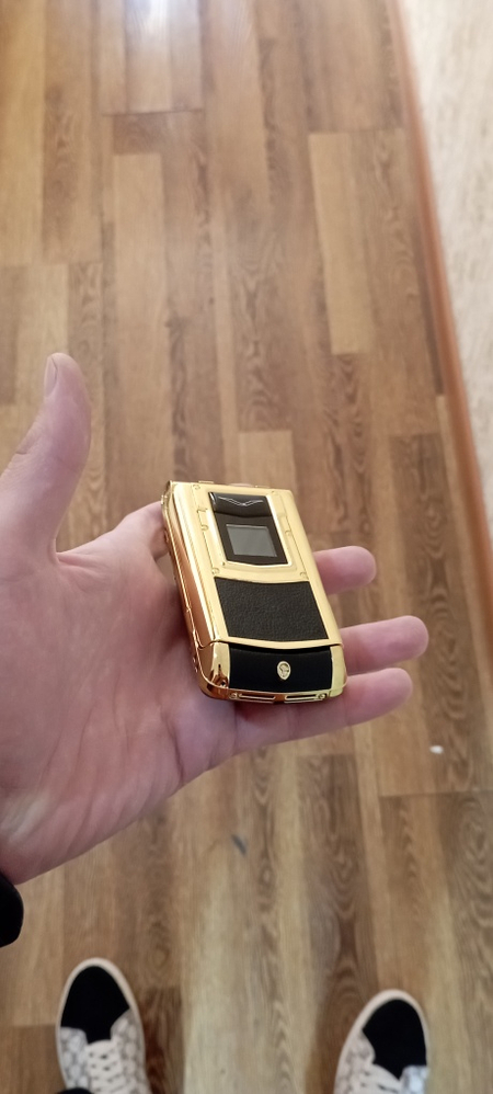 Vertu V77 axyta gold