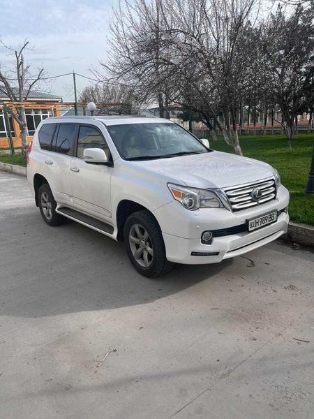 продаю свою машину Lexus GX460