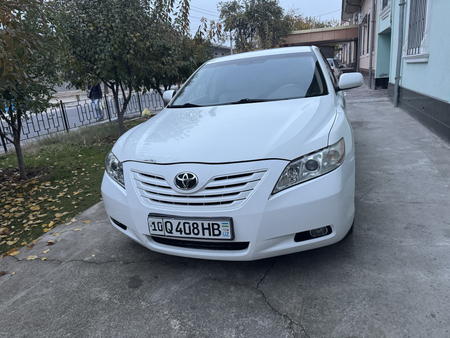 Toyota Camry sotiladi srochno