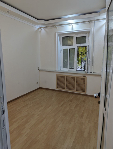 Продам 4/1/9 под офис 100кв госпитальный , метро ойбек