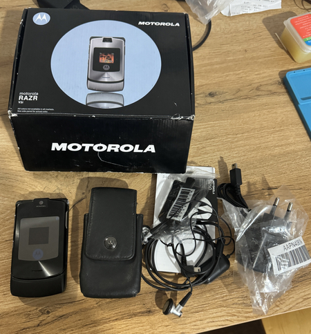 Motorola V3i полный комплект