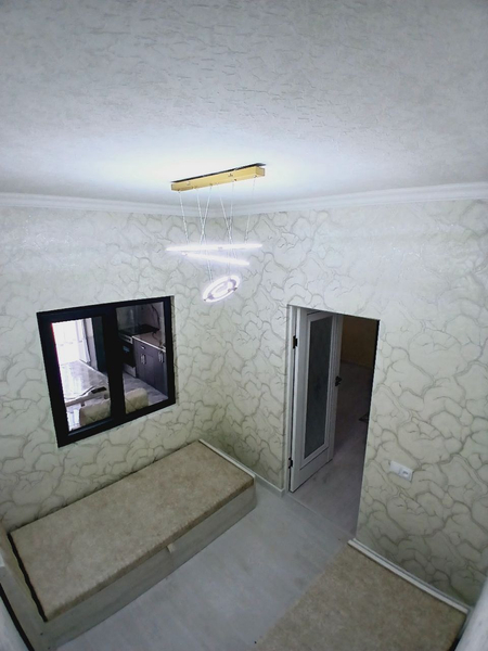 Yakkasaroy city mall da 3/9/10.   800$