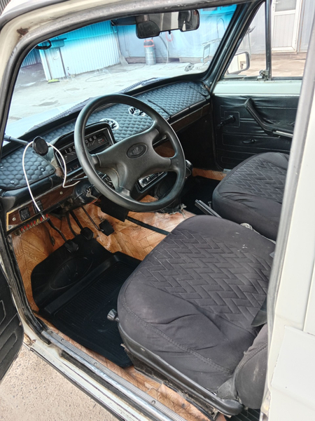 Vaz 2101 sotiladi