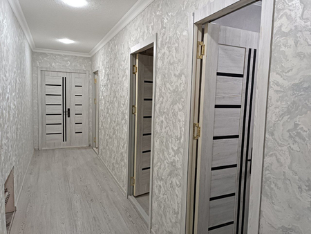 Политехника институти олдида 2 хонали квартира сотилади