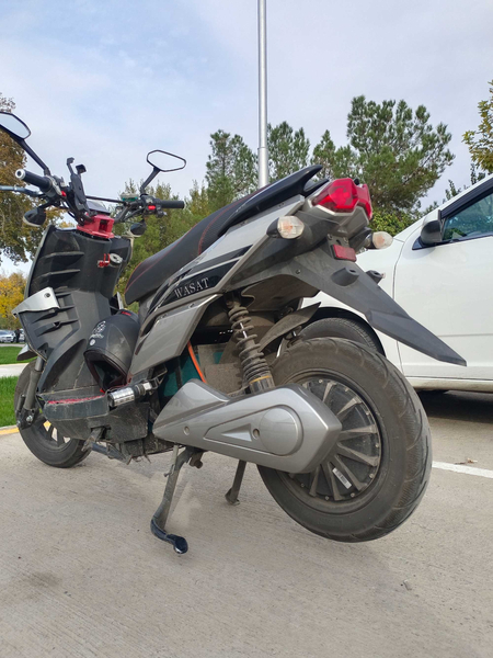 Васат Wasat elektro skuter  2024 yil bitta zaryatda 80 km yuradi