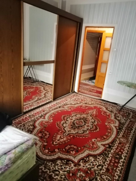 Срочно сдаётся 2//2//4 квартира на против ресторана Парвоза