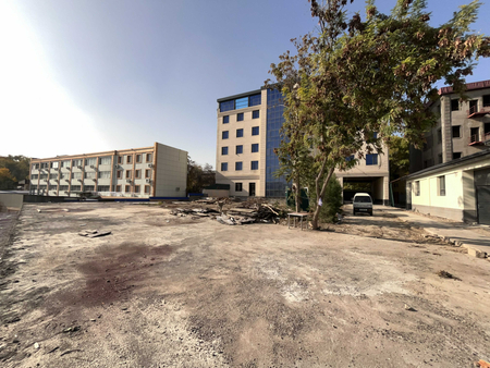 (Добрый) Катта Козиробод (Стадион Бунедкор), 3700 + 800 м², 1 линия