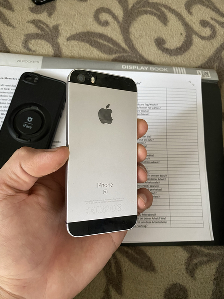 Iphone SE  32 GB sotiladi zudlik bilan