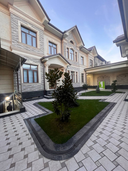 Изза бозор олдида 5 сотьх 3000$