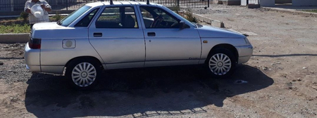 Lada 2110  sotiladi.