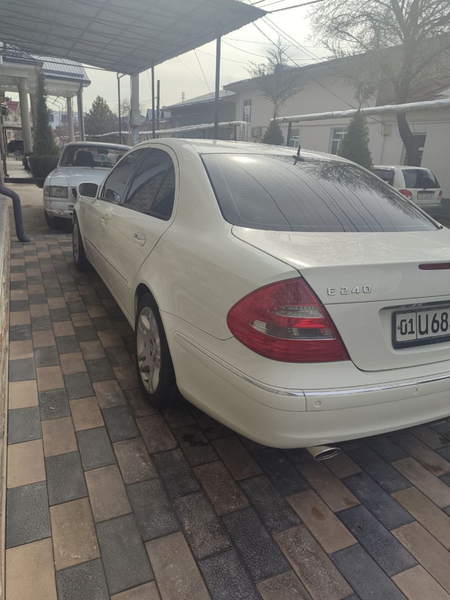 Mercedes benz w211