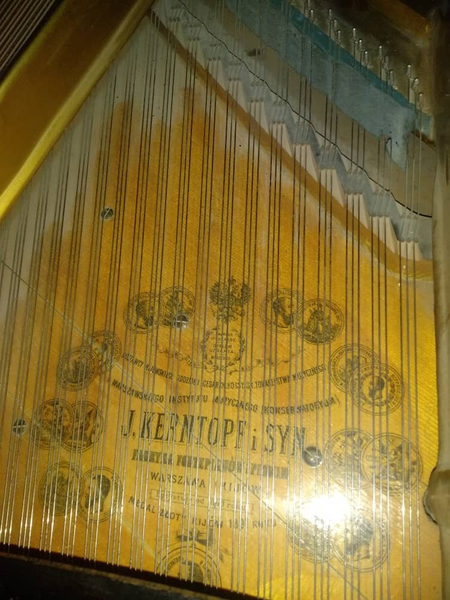 Продается рояль.