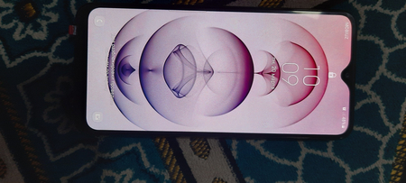 Samsung A50  tel udeyal hamm yoqqi joyda bir qo'l o'zim.ishlatganman