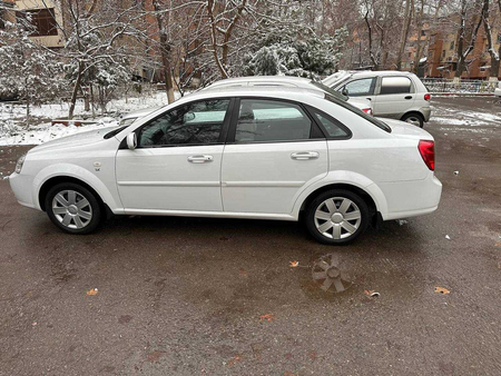 Lasetti 2009 yil kraska tozza prabek 160000 benzin bir qoll