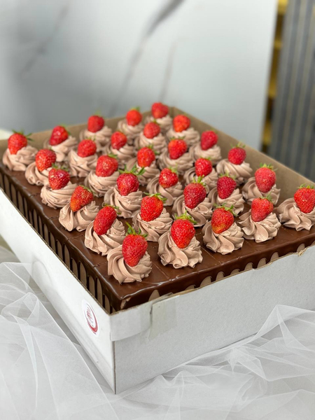 Maktuba candy cake