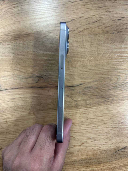 Продаётся телефон Iphone 15 pro max без коробки срочно