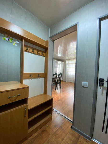 м.Ойбек Госпитальный 1-комнатная 2/2 35 м² ремонт меб/тех
