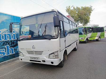 Isuzu avtobus 2012y MP21 holati yaxshi
