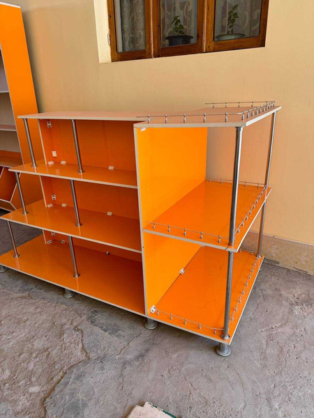 Magazin uchun mebel sotiladi yaxshi narxda