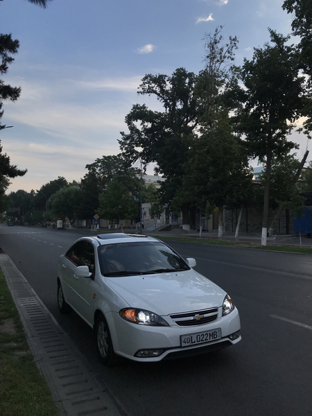 Rent a car kunlik arendaga jentra bor