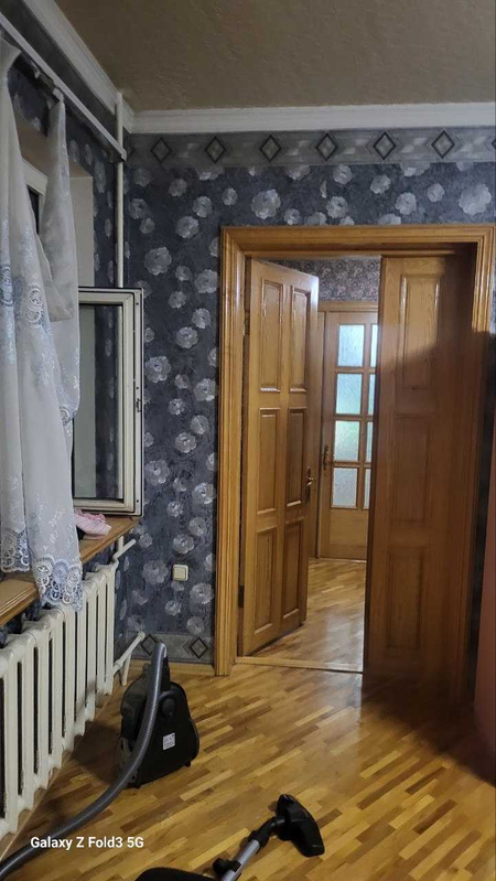Двухэтажный дом в Яшнободе с гаражом и баней-сауной, требуется ремонт