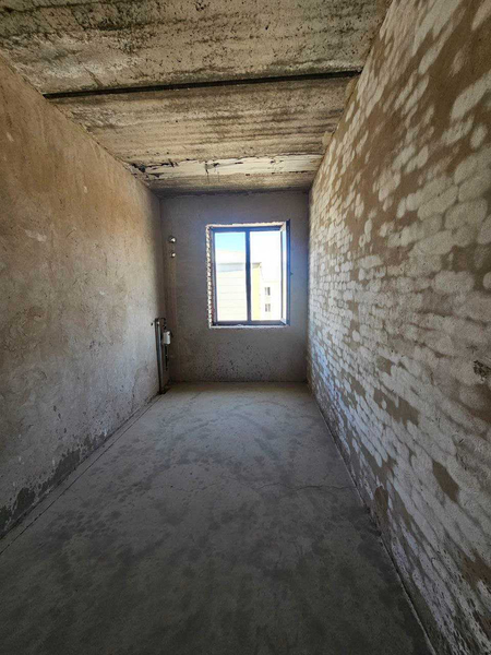 1 xonali 42m² 8-qavat sotiladi