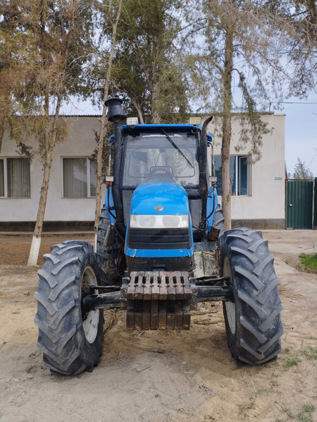 Трактор NEW HOLLAND 130