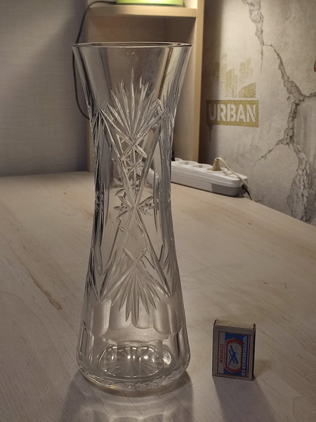 Продам хрустальные вазы.
