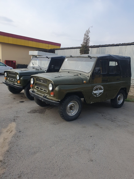 Uaz 1999 yil sotiladi hamma joyi ishlaydi
