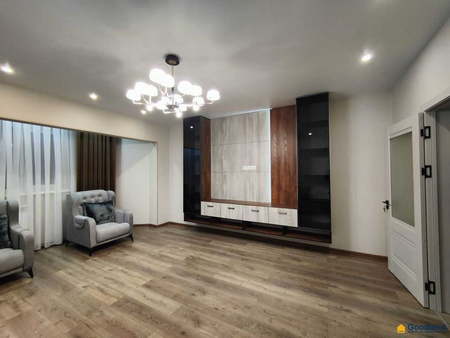 В Яккасарайском районе (на Бабура) продается 3х ком. квартира (J 1164)