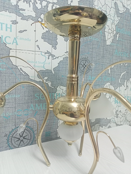 Люстра из трёх плафонов